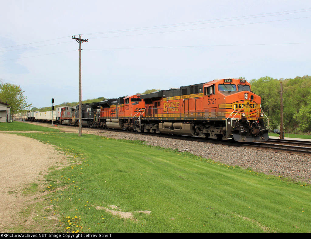 BNSF 5721